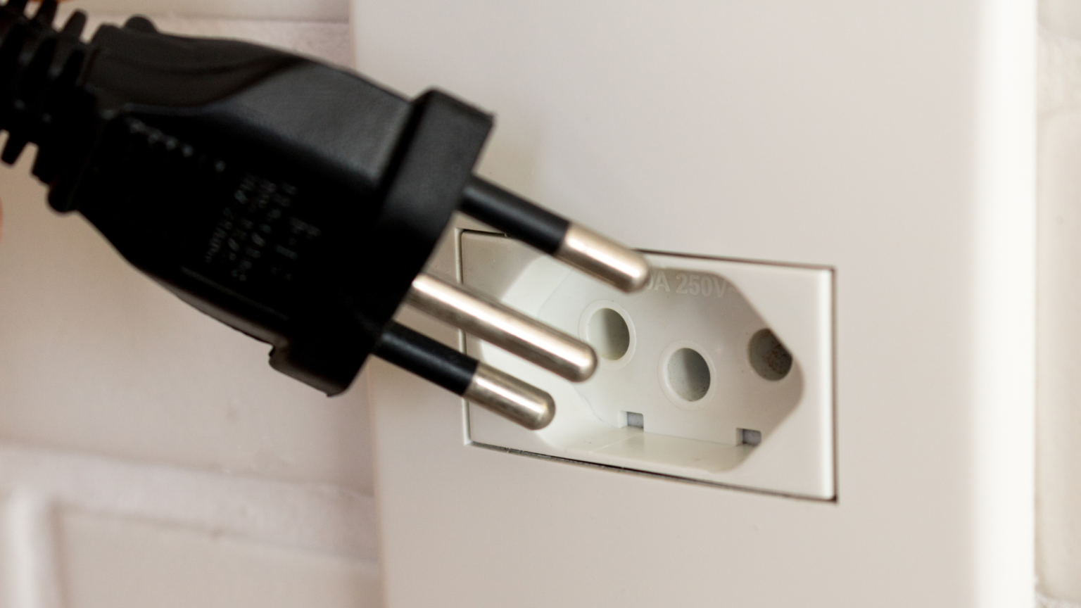 As Tomadas Brasileiras – Padrão NBR 14136 - Mi Omega